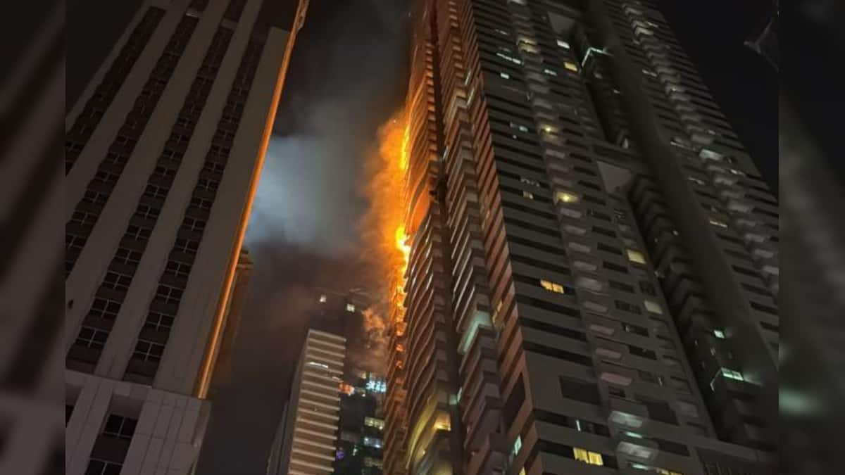 Dubai Marina Fire Accident: দুবাই-এর অত্যাধুনিক বহুতলে বিধ্বংসী আগুন, বিরাট ক্ষতির আশঙ্কা ...