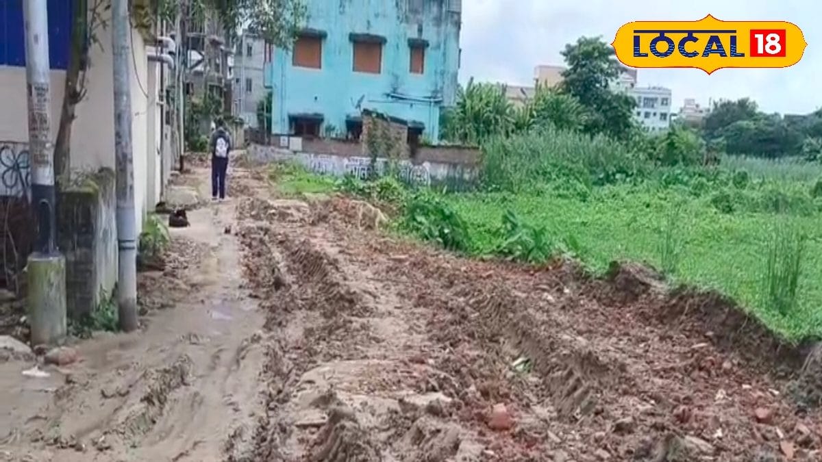 আড়াই মাস ধরে নর্দমা তৈরি রাস্তার বেহাল অবস্থা নিউ গড়িয়ায় | Locals ...