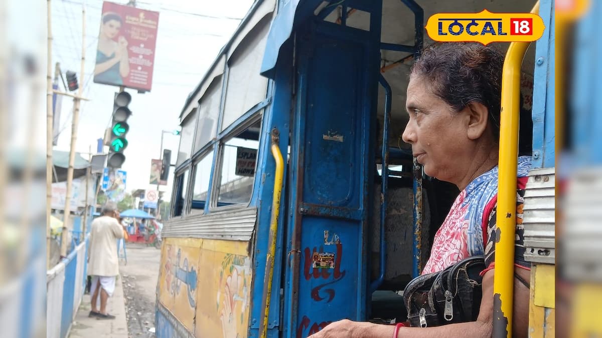 Lady Bus Conductor: পরনে শাড়ি, কাঁধে কন্ডারক্টরের রংচটা ব্যাগ! বাবার ...