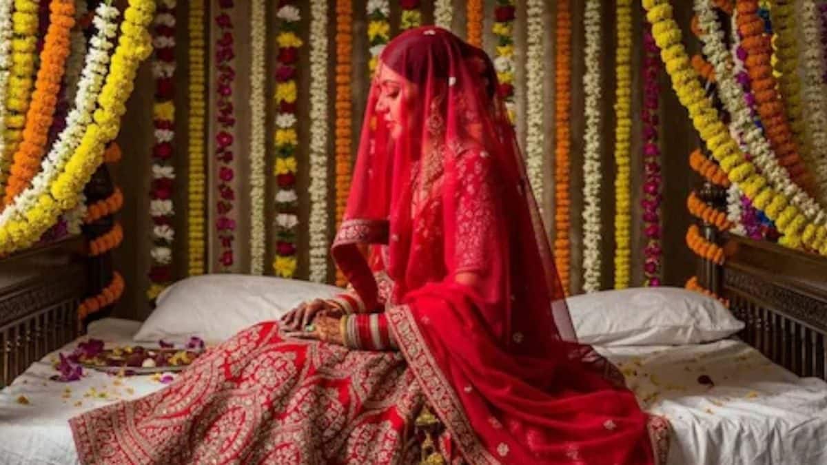Suhagrat Viral Video: ফুলশয্যার রাতে বিছানায় পা ছড়িয়ে শুয়ে বর ...