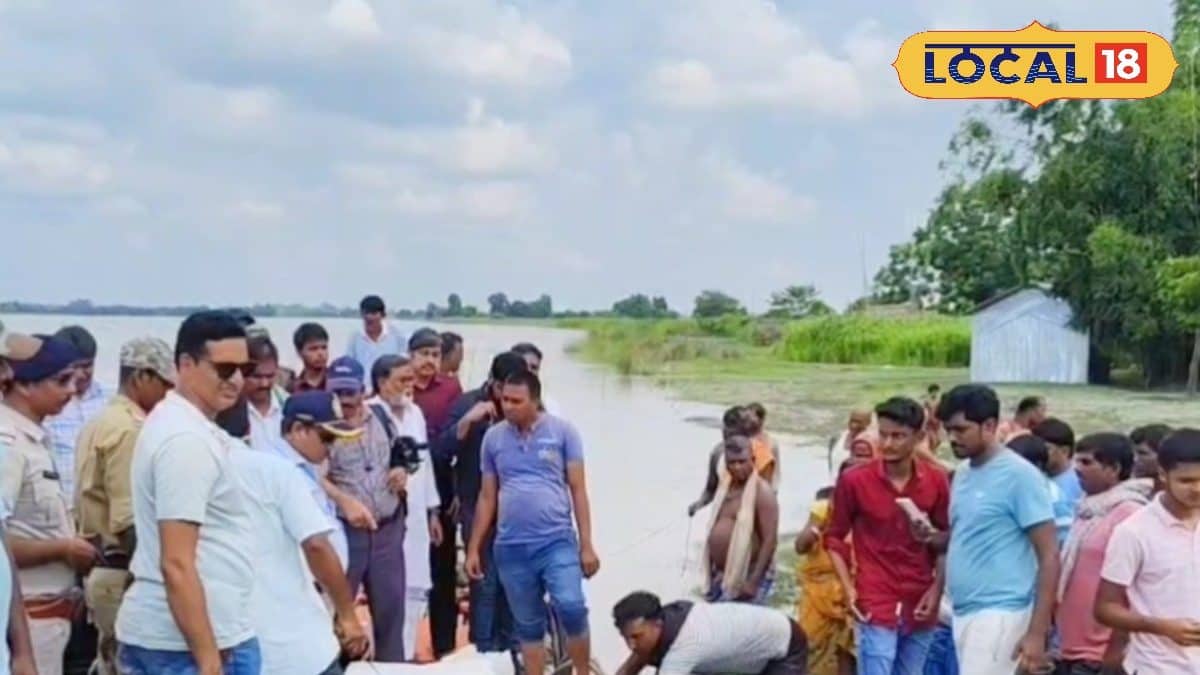 Malda Malda: একটানা ভারী বৃষ্টিতে বন্যা! ঘরবাড়ি জলের তলায়, নৌকায় ...