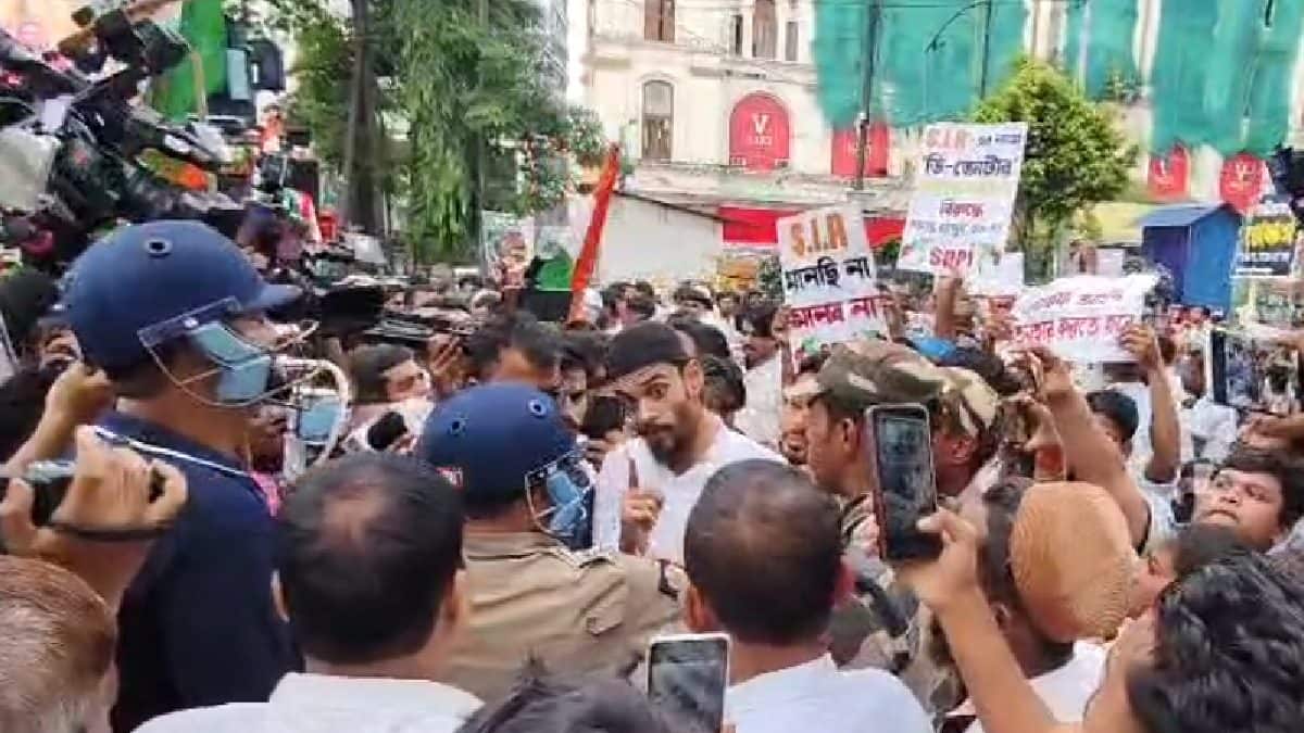 SIR Protest আইএসএফ-এর মিছিল ঘিরে ধর্মতলায় ধুন্ধুমার! পুলিশের সঙ্গে ...