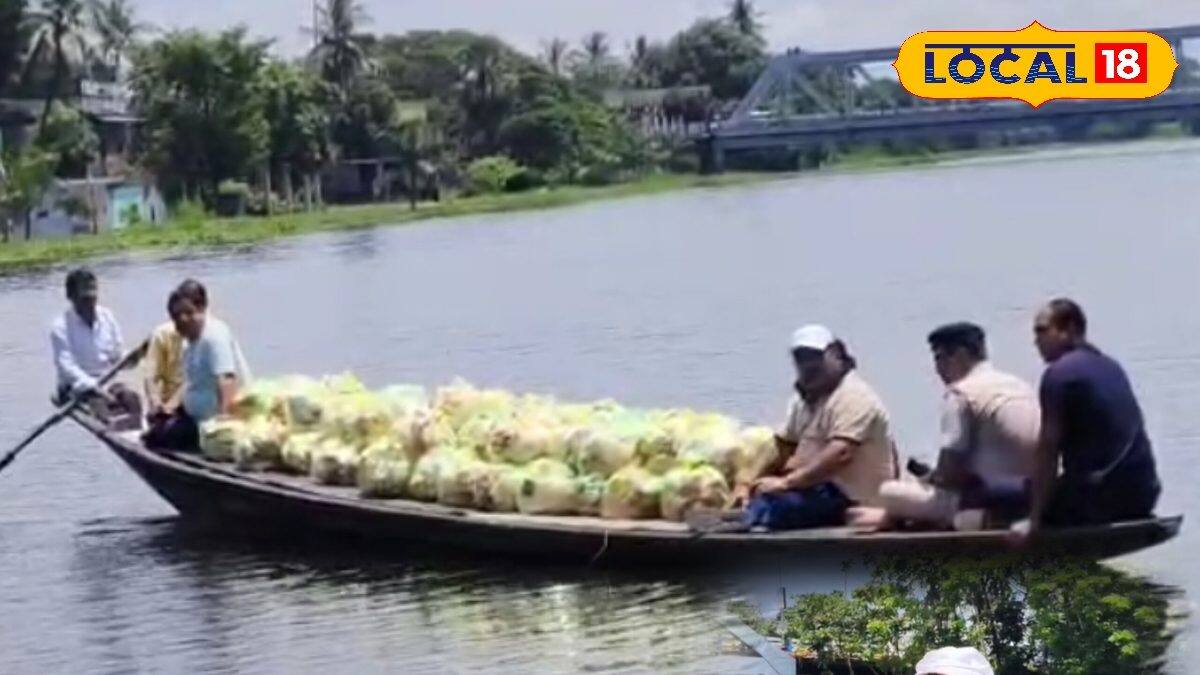 North 24 Parganas News: দুর্বিষহ প্লাবন, ইছামতিতে নৌকায় ভেসে গেল ত্রাণ ...