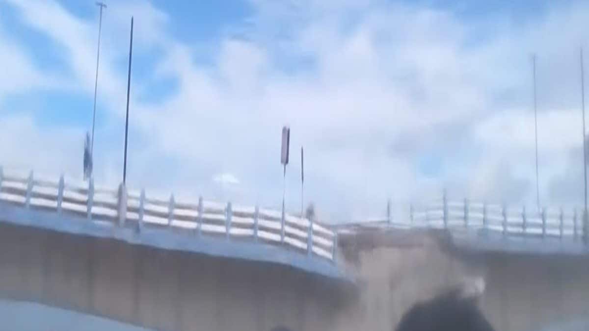 Malancha Bridge ভয়ঙ্কর! হুড়মুড়িয়ে নদীর উপর ভেঙে পড়ল মালঞ্চ ব্রিজ ...
