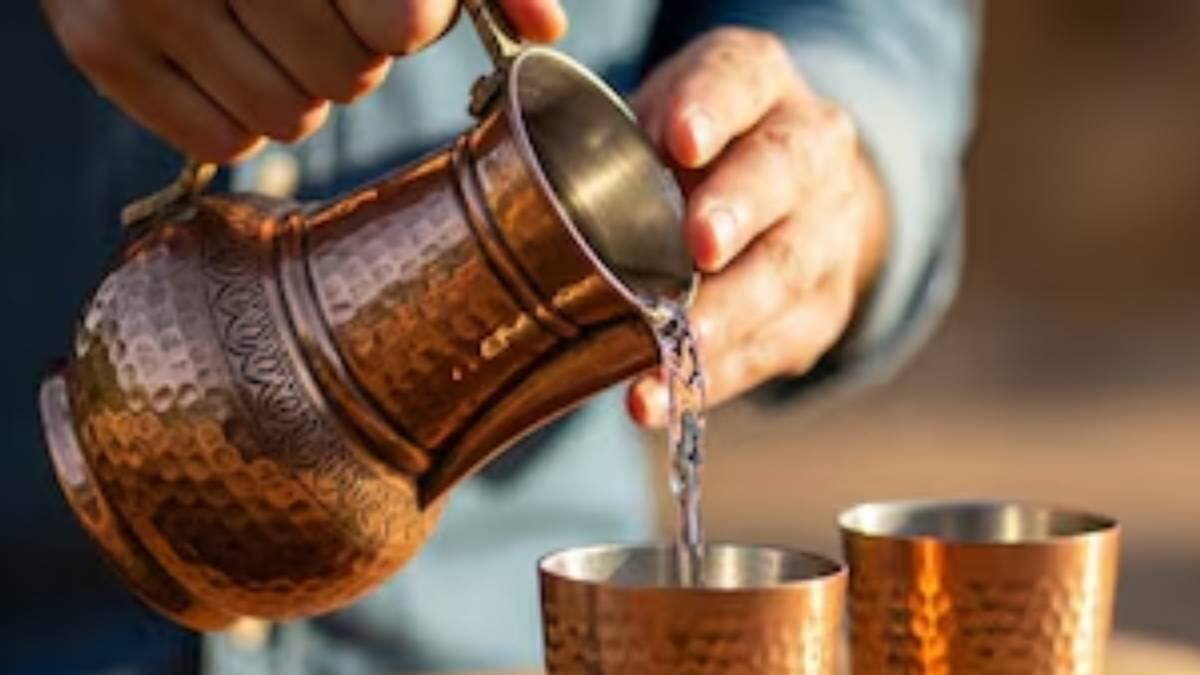 Copper Water Side Effects: এই ৪ জন শত তেষ্টা পেলেও তামার পাত্র থেকে জল ...