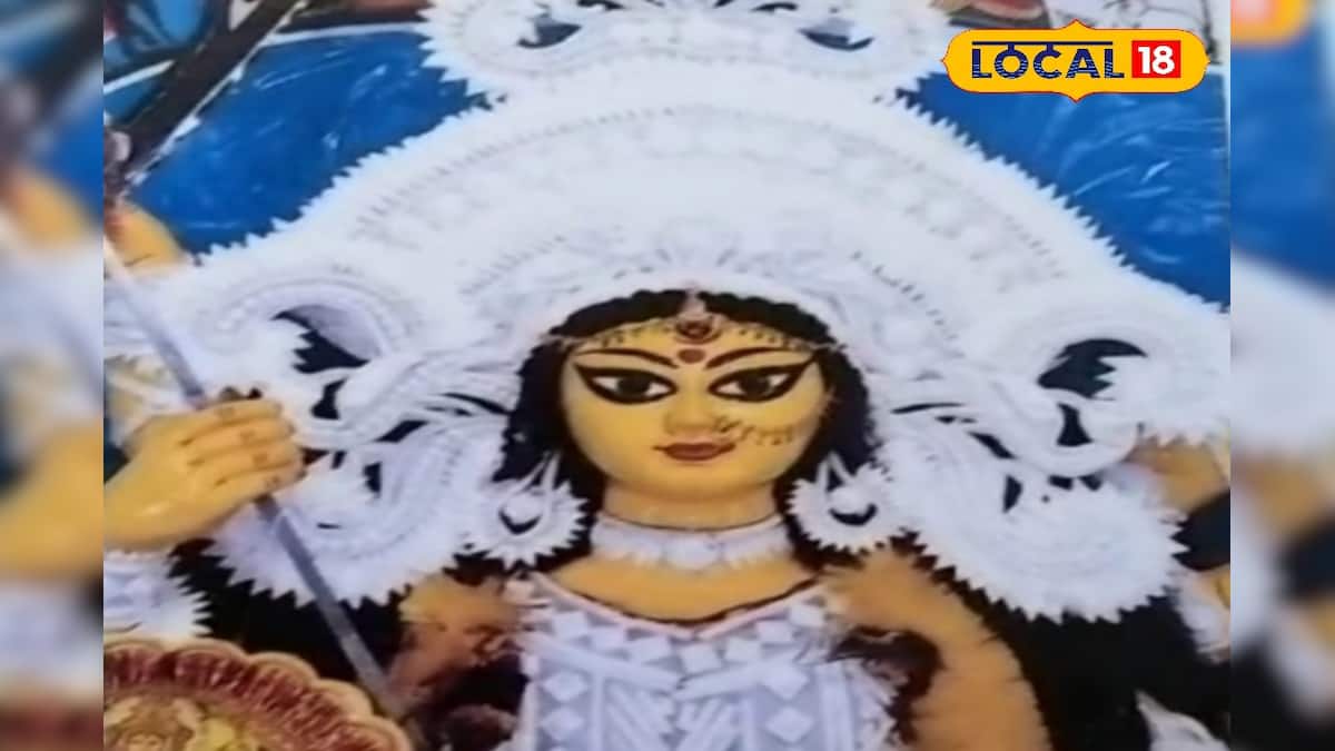 Tradition Durga Puja : বন্যার জলে ভেসে আসা কাঠেই শুরু হয়েছিল মা ...