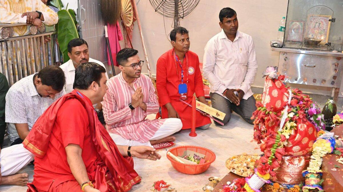 Abhishek Banerjee at Boro Maa Mandir: ‘ধর্ম যার যার বড়মা সবার ...