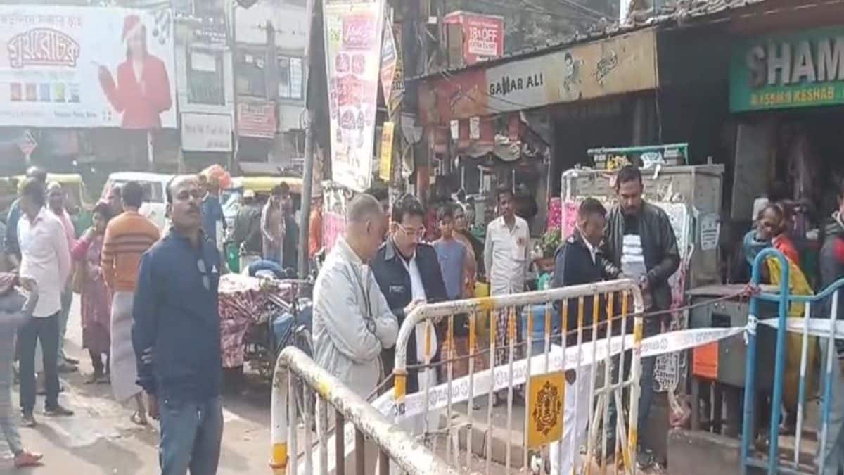 Rajabazar Murder: ব্যস্ত রাস্তায় ফল বিক্রেতাকে এলোপাথাড়ি কোপ, খুন ...