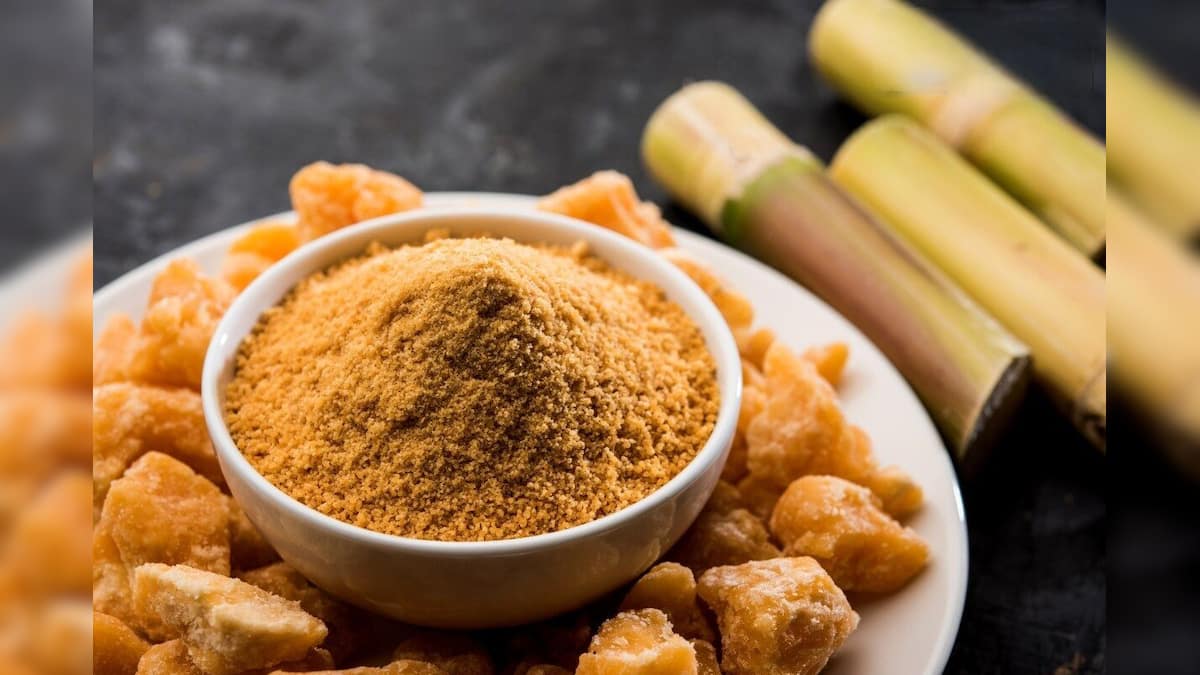 Jaggery Side Effects: শীতে গুড় খাওয়ার অনেক উপকারিতা! কাদের জন্য খেলেই ...