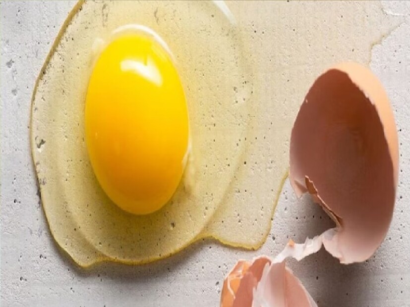 Blood Spot in Egg Yolk ডিমের কুসুমে রক্তের দাগ, খেয়াল করেছেন কখনও? এমন ...