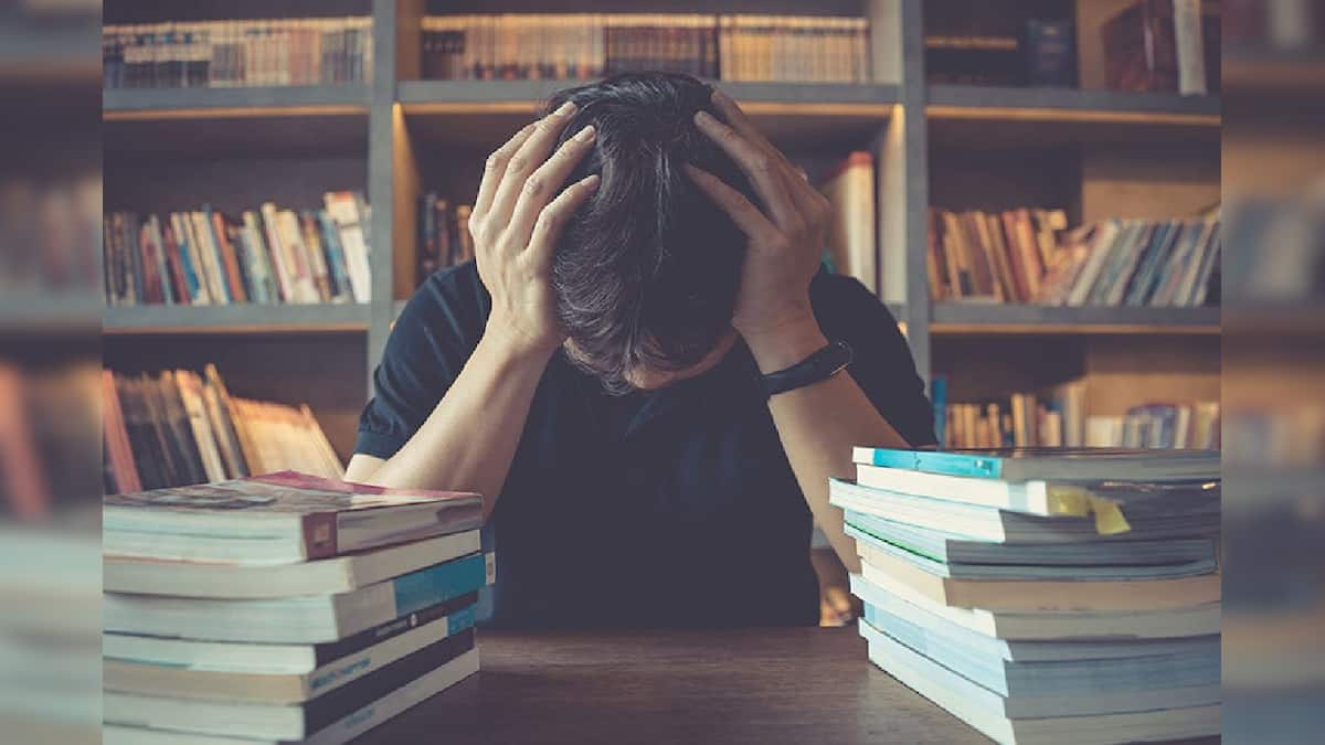 Exam Fear পরীক্ষার ভয়ে কুপোকাত, দিদির ইউপিএসসি-র ৩ লক্ষ টাকা ফি নিয়ে ...