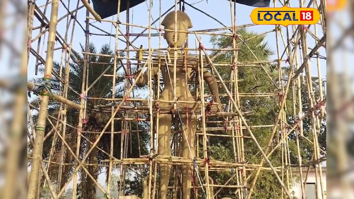 Massive 38-Foot Saraswati Idol Under Construction in East Bardhaman ...