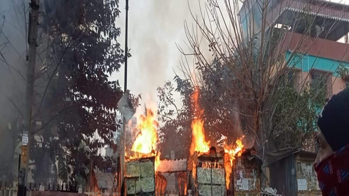 Baghajatin Station Fire: সোমবার সকালে বাঘাযতীন স্টেশনে ভয়াবহ ...