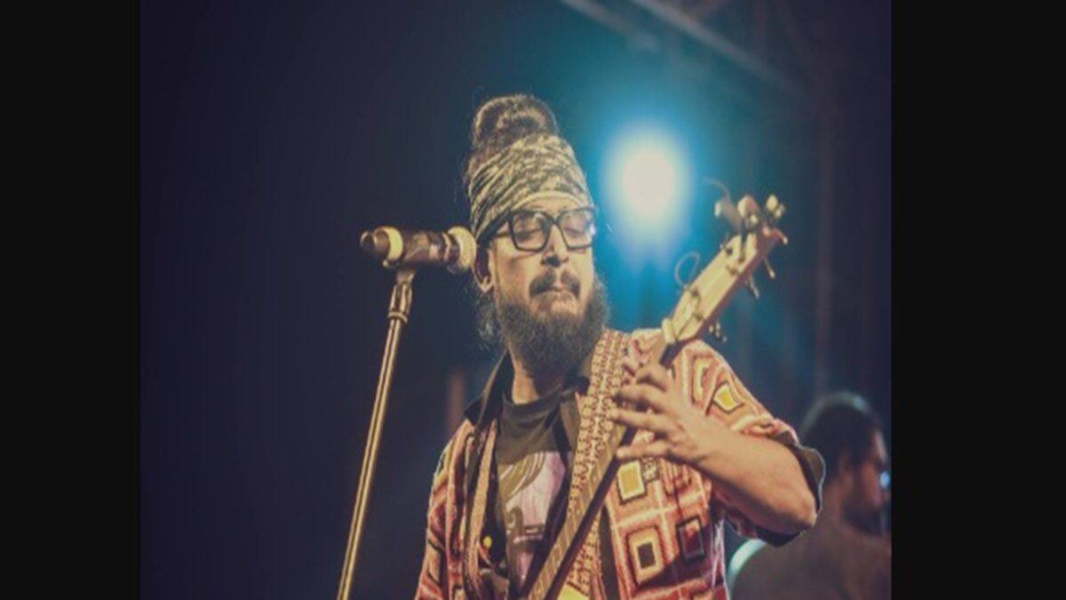 Arkadeep Misra: স্টেজে গান গাইতে গিয়ে অর্কদীপকে ছোড়া হল জুতো ...