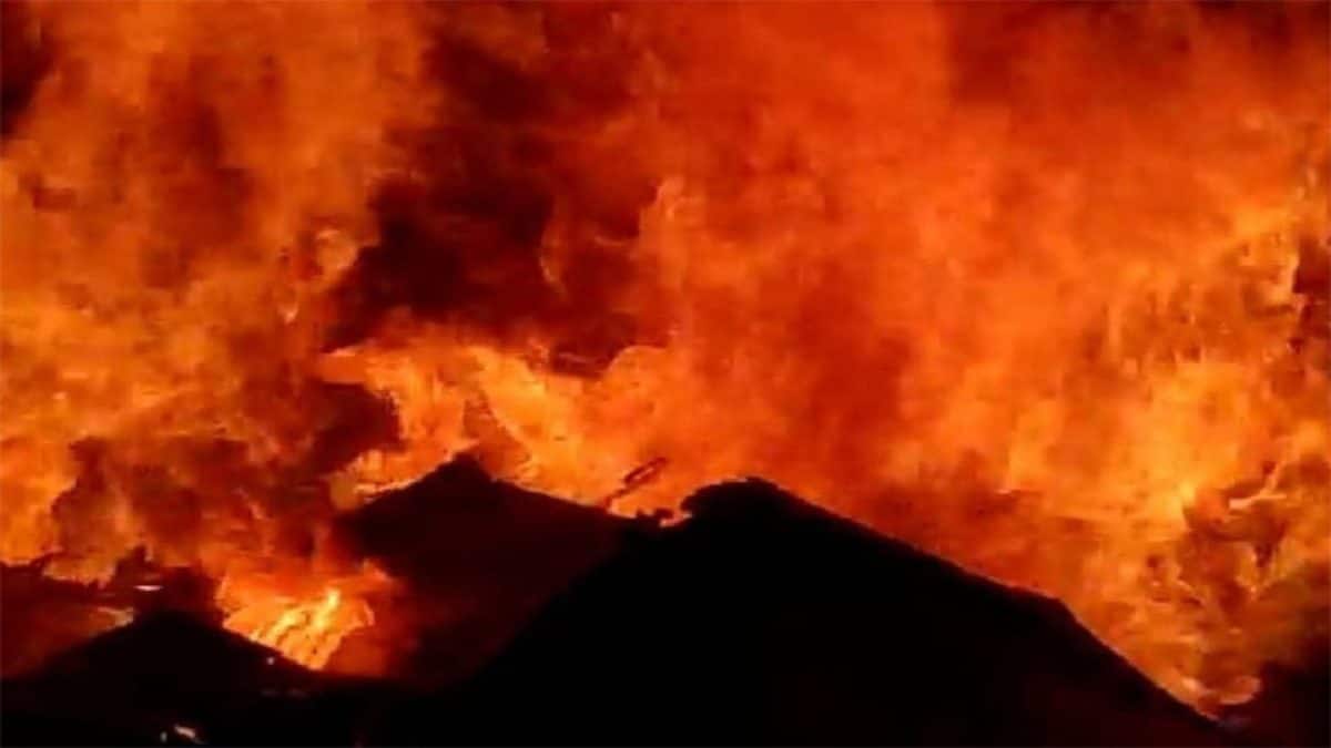 Massive Fire: ভয়াবহ আগুন! তিলজলায় বহুতলে মৃত ২, গুরুতর আহত আরও ৩ 2 ...