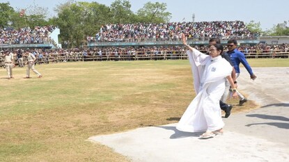 ওদের খেলা বাংলাকে দখল করা, বাইরের লোক দিয়ে ভোট করানো...!’’ গলসির সভায় ...