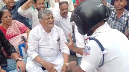 Asit Mazumder Arrested অভিষেক হেনস্থার প্রতিবাদে পুলিশের সঙ্গে ...