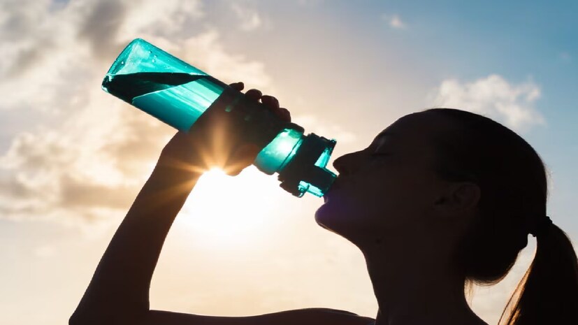 Dehydration: 'ডিহাইড্রেশন'কে অবহেলা নয়, প্রাথমিক উপসর্গ কী কী? কীভাবে ...