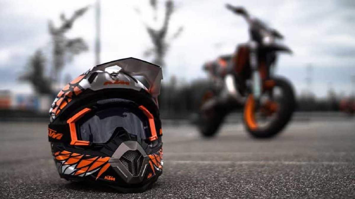 Bike : হেলমেট না পরে বাইক চালালে আর রক্ষে নেই! সাবধান! পুলিশের জন্য ...