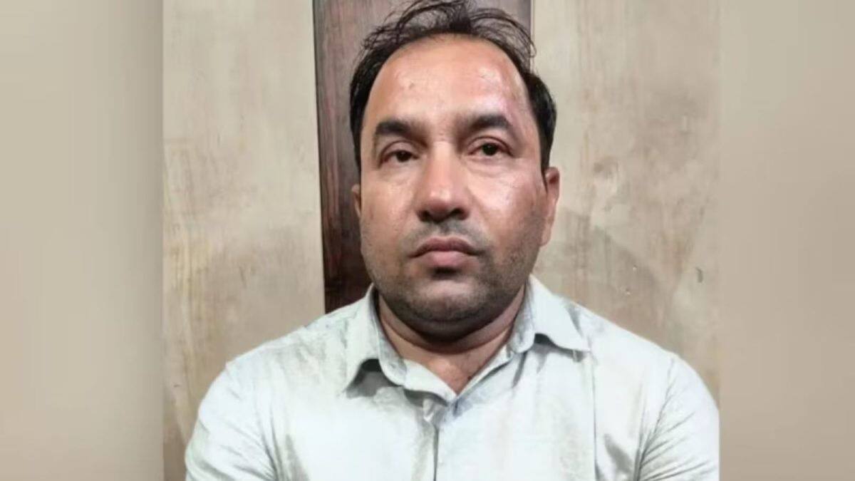 ফোনে ছাত্রীকে কুমন্তব্য, হেনস্থার অভিযোগে ধৃত লখনউ বিশ্ববিদ্যালয়ের ...