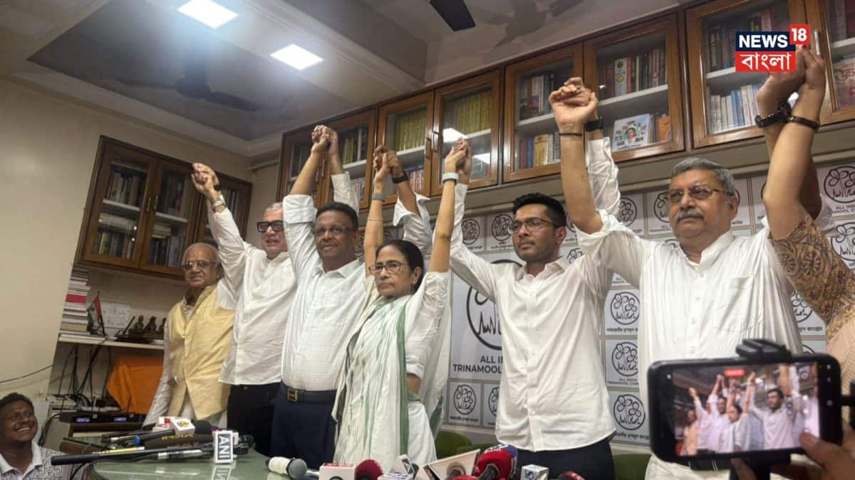 Mamata Banerjee: ‘আমি এখন কমন ম্যান, মুক্ত পাখি,’ রাস্তায় নেমেই ...