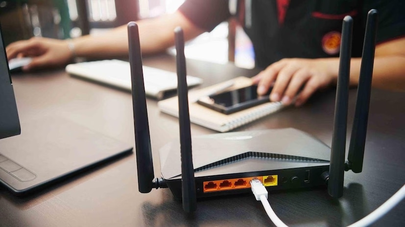 Wi-Fi Router: ২৪ ঘণ্টা Wi-Fi চালু রাখেন? AC-র মতো রাউটারও কি ফাটতে পারে ...