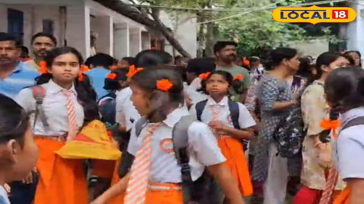 Fire Fear in School ক্লাস চলাকালীন স্কুলে আগুন! আতঙ্কে ছাত্রীদের চিৎকার ...