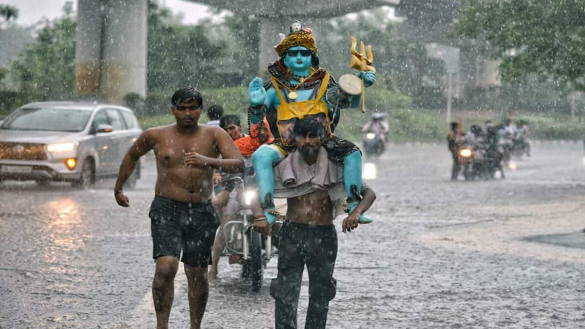 বঙ্গোপসাগরে ঘূর্ণাবর্ত, ৮০ কিমি গতিতে আসতে পারে ঝড় ! দেশের ২০ রাজ্যে ...