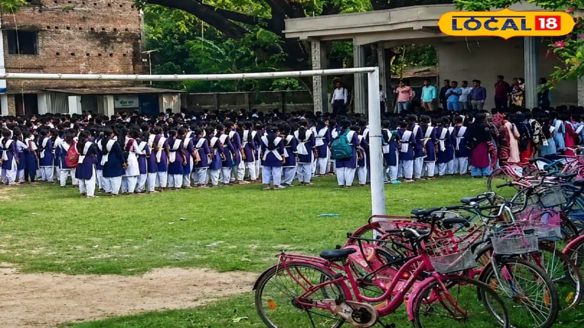 School Time Changed সকালেই ক্লাস, গরম থেকে রেহাই পেয়ে প্রথম দিনই ...