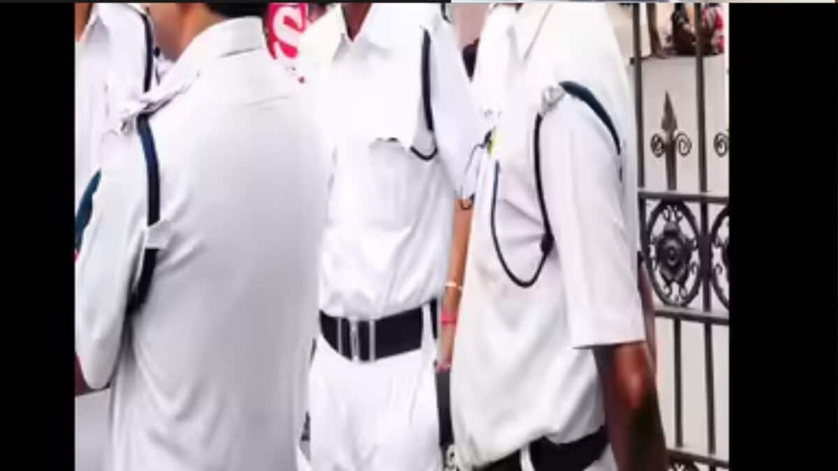 টহলদারির সময় ভয় দেখিয়ে টাকা আদায়! সাসপেন্ড কলকাতা পুলিশের দুই কর্মী ...