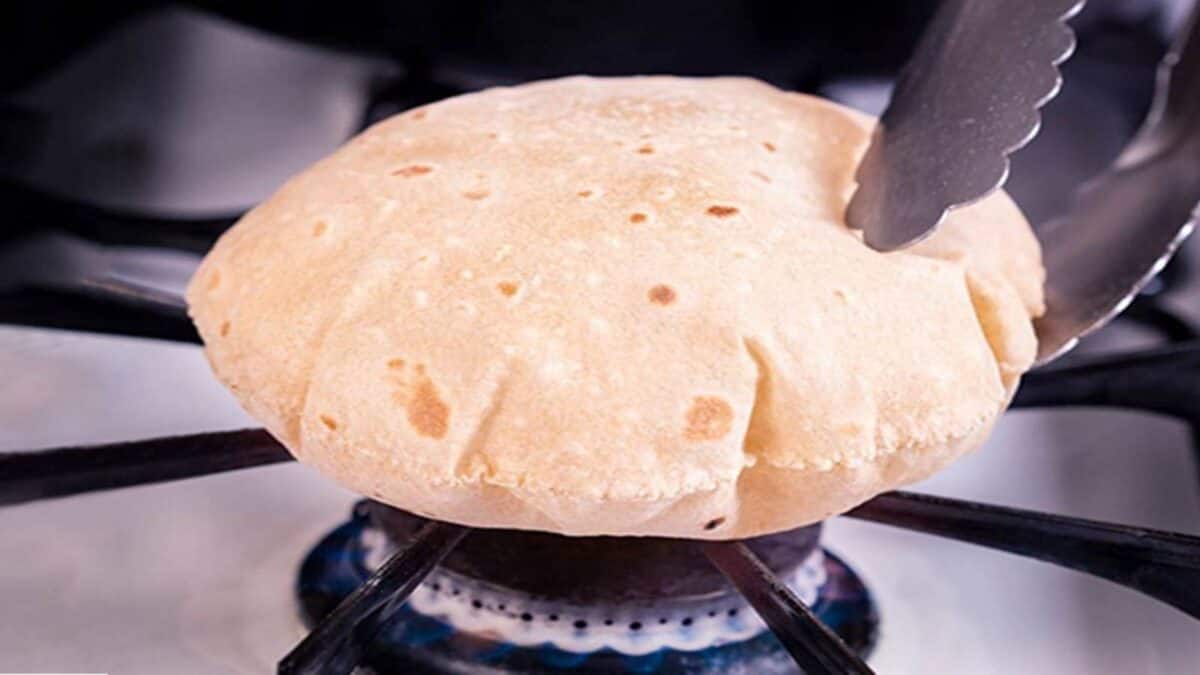 Soft Roti Making Tips: সকালে তৈরি রুটি ৫ টোটকায় রাতেও থাকবে তুলোর মতো ...