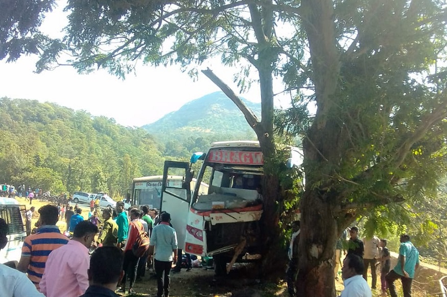 luxury bus hit tree near saputara two died 5 injured News18 Gujarati