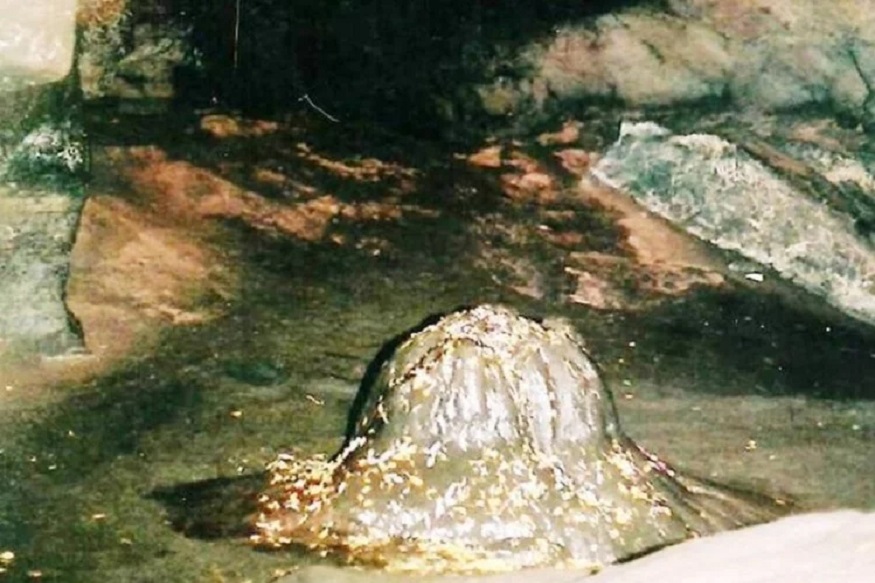 It is a belief that Lord Ganesha Original Head in patal bhuvaneshwar ...