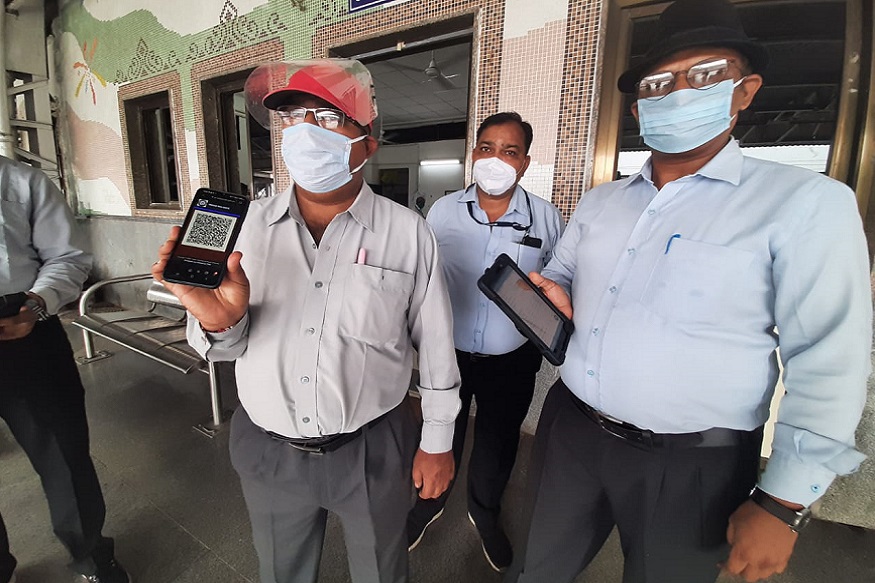 Ahmedabad Gujarat Railway Station qr code system for ticket News18 Gujarati