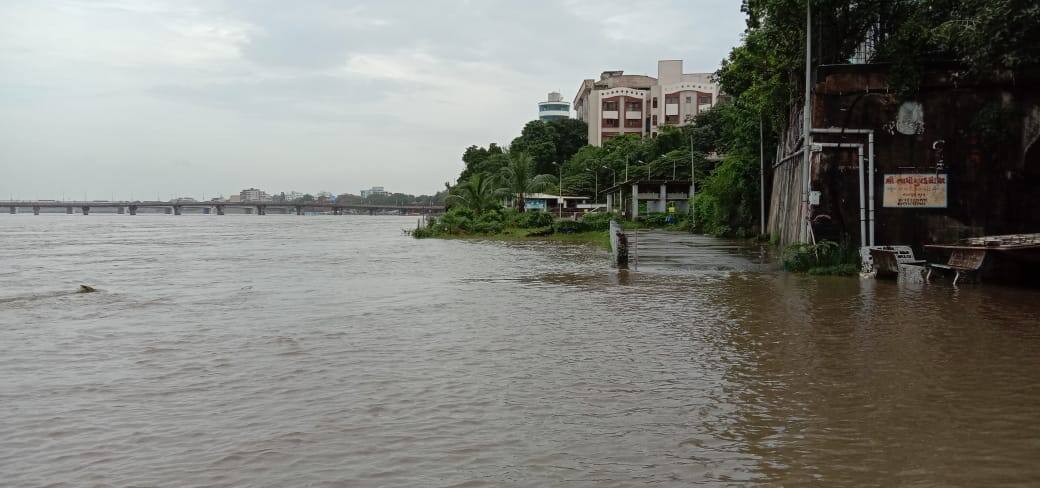 Ukai dam tapi river surat water level increase monsoon News18 Gujarati