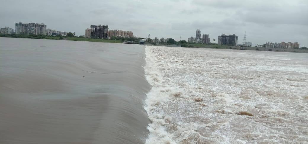 Ukai dam tapi river surat water level increase monsoon News18 Gujarati