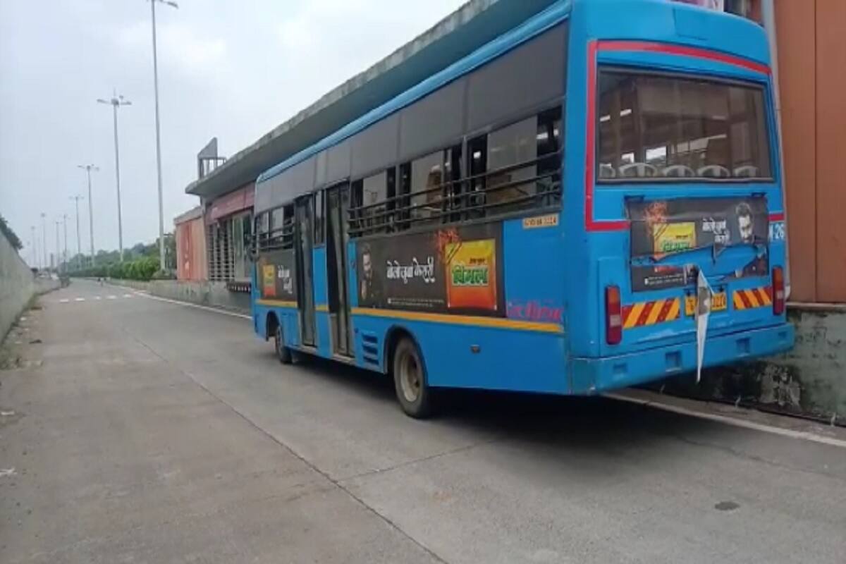 40 drivers of BRTS buses lost their jobs salary issue at the time of ...