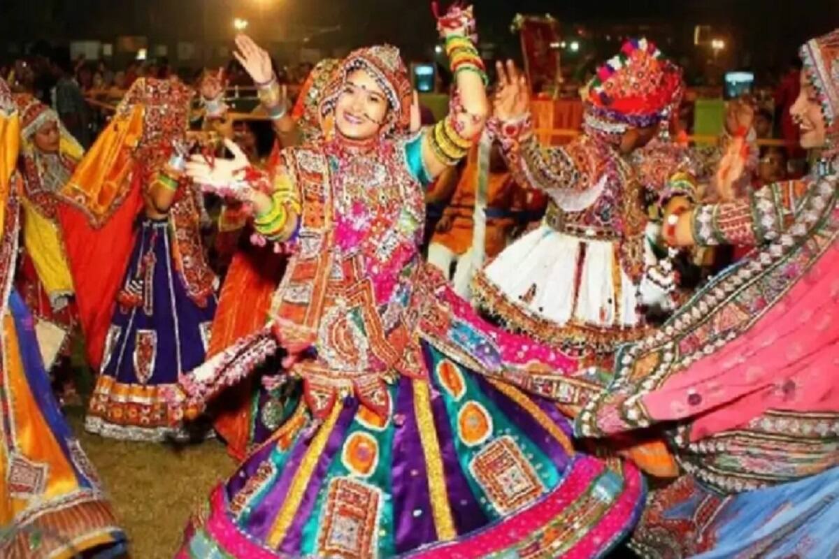 Navratri 2021: નવરાત્રીના 9 દિવસ આ 9 રંગના કપડા પહેરવા જોઈએ, દરેક રંગ ...