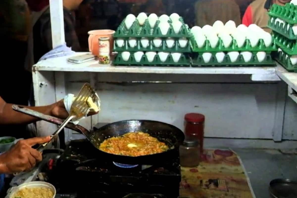 સુરતઃ coronaના કહેર વચ્ચે કતારગામમાં કન્ટેમેન્ટ ઝોનમાં ઈંડાની લારી ચાલુ ...