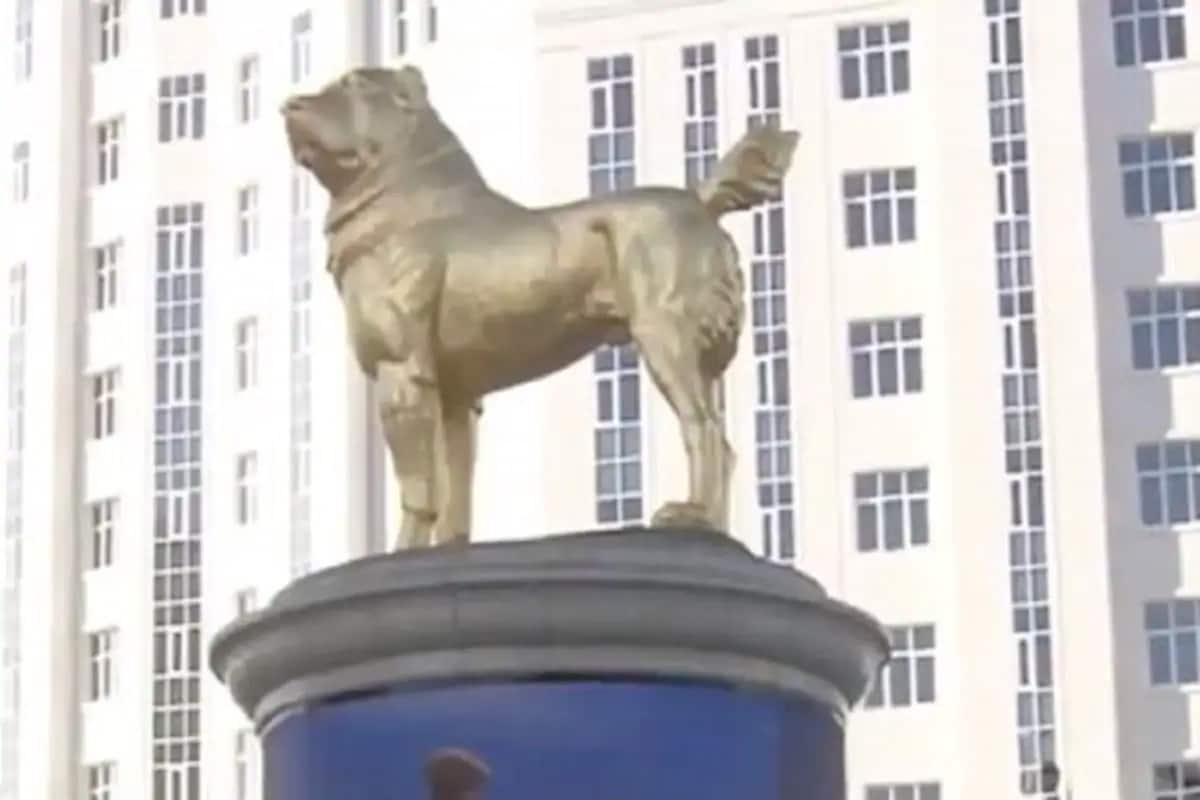 turkmenistan-president-gurbanguly-berdimuhamedow-unveils-giant-golden ...