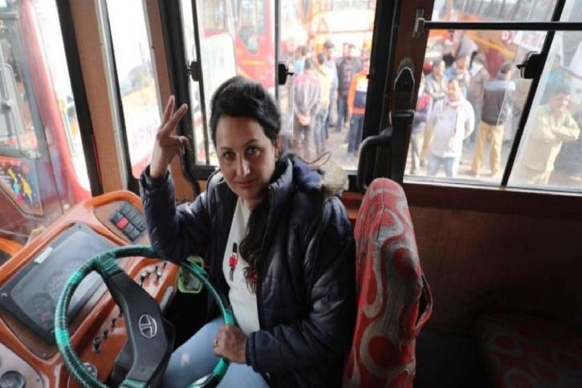 Pooja devi became the first woman bus driver of Jammu and Kashmir ap ...