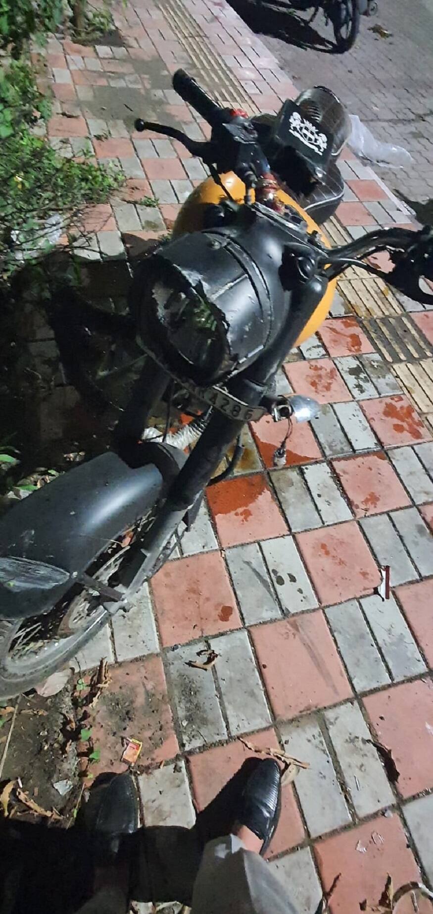 Surat Gujarat pcr police van Accident bike accident સુરત અકસ્માત પીસીઆર ...