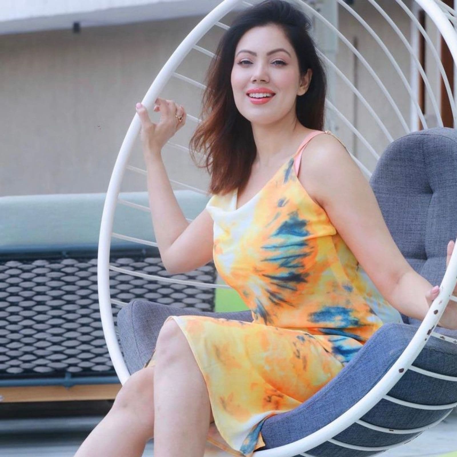 taarak mehta ka ooltah chashmah munmun dutta swimming pool poses km ...