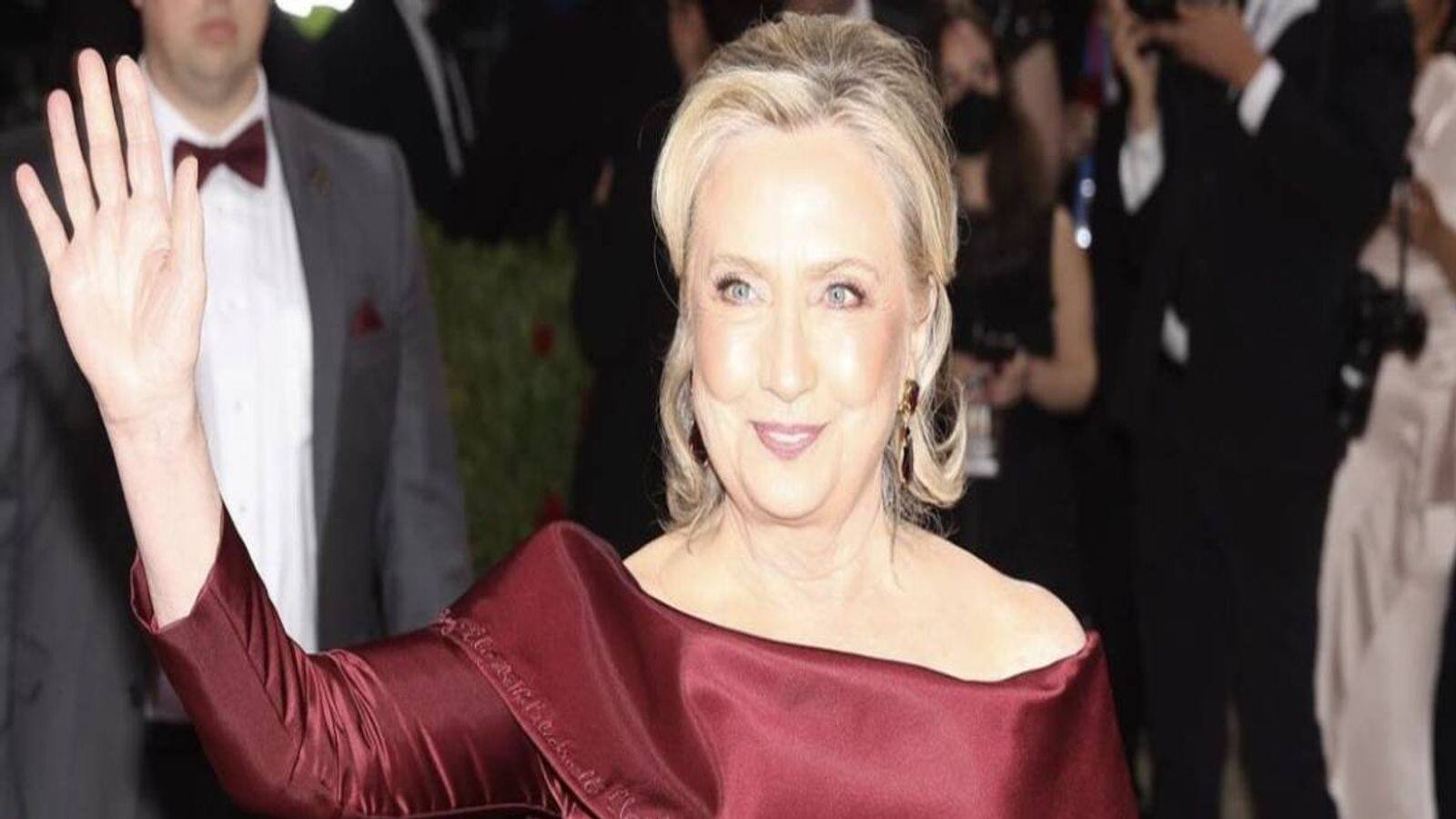 Hillary Clinton Regal Entry After 21 Years Shows Simplicity in Maroon ...