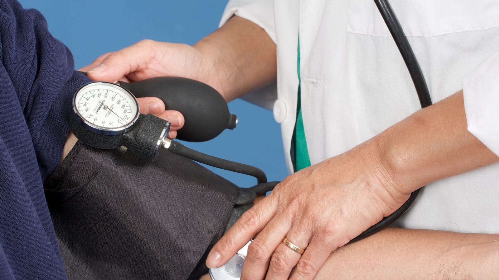 BP Control Tips: 21થી 25 વર્ષની ઉંમરે બીપી કેટલું હોવું જોઈએ? | લાઇફ ...