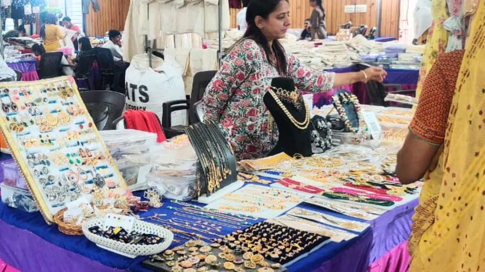 બનાસાકાંઠા સમાચાર: ડીસામાં સૌપ્રથમવાર ત્રણ દિવસીય શોપિંગ મેળાનું આયોજન ...