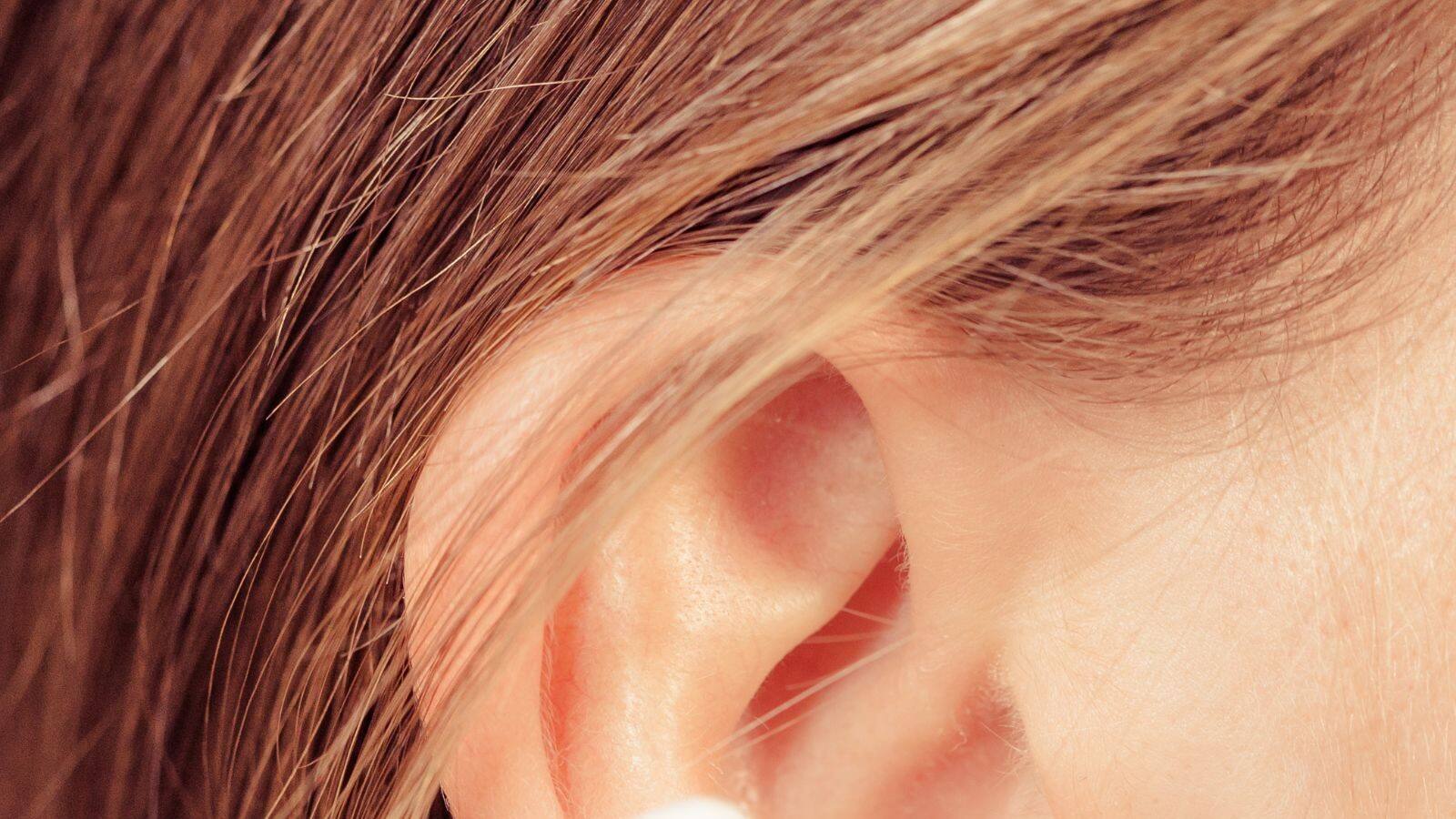 Know the side effects of ear buds - ઇયર બડ્સથી કાન સાફ કરો છો તો પહેલ ...