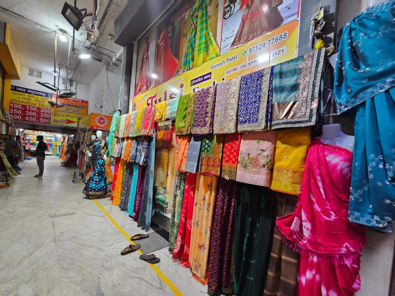 Surat: New Bombay Market in Surat is the most famous wholesale market ...