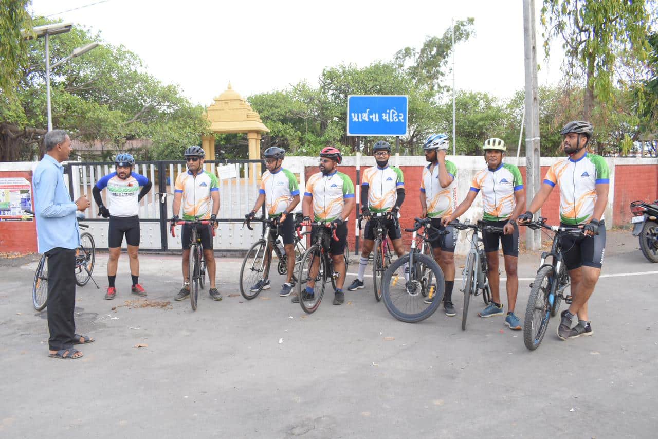 દાંડી યાત્રાના સ્થળ સુધી પર્યાવરણ પ્રેમિઓની સાયકલ યાત્રા - Environment ...