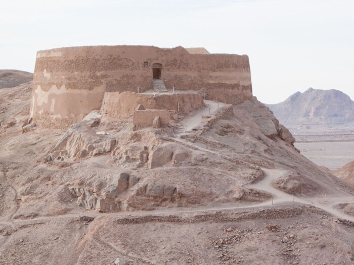 ગીધોને નહીં આપવામાં આવે રતન ટાટાનો પાર્થિવદેહ! જાણો કેવી રીતે થાય છે ...